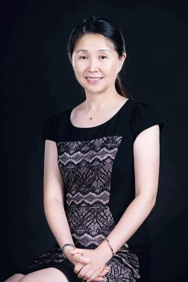 "Emotional Mentor" Huang Han: Marrying a classmate for 31 years, with ...